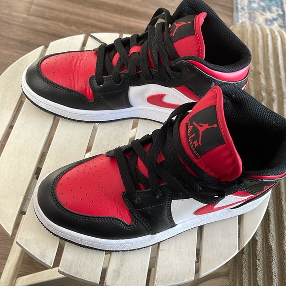 Jordan | Shoes | Jordan Mid Chicago Black Toe | Poshmark